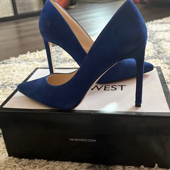 Nine West | Shoes | Nine West Platform Royal Blue Velvet Size 6 2 ...